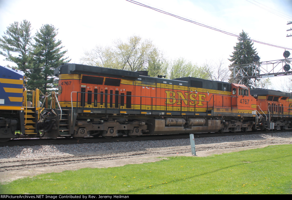 BNSF 4767 (1)